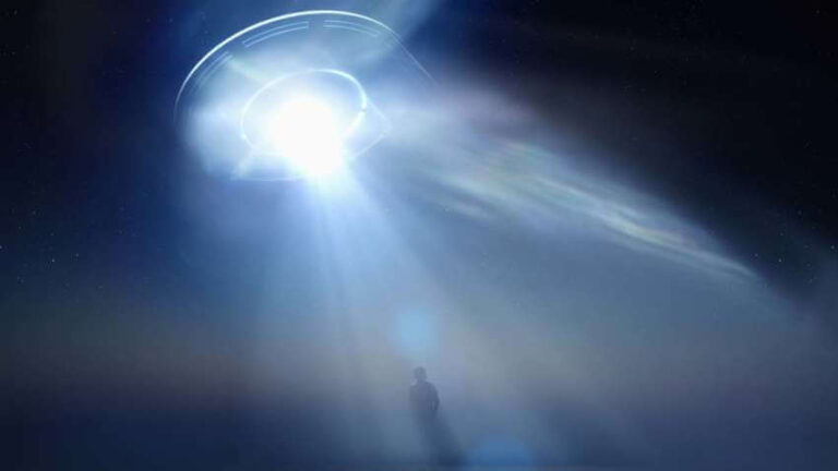 Uma seguradora oferece seguro contra acidentes com OVNIs